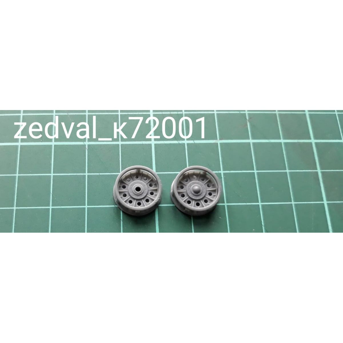 K72001 Zedval 1/72 Опорные катки с внутренней амортизацией СТЗ для ...